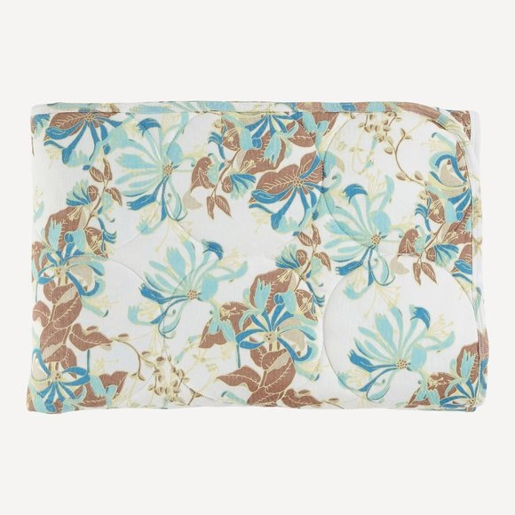 kate quinn | Bedding | Nwt Kate Quinn Blue Honeysuckle Circle Quilt ...